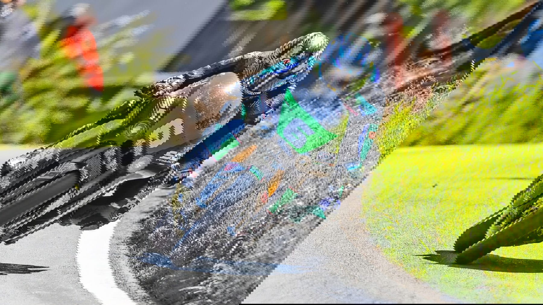 Michael Dunlop gewinnt das Entire Cover Supertwin TT Rennen 2 - Motorcycles.News - Motorrad Magazin