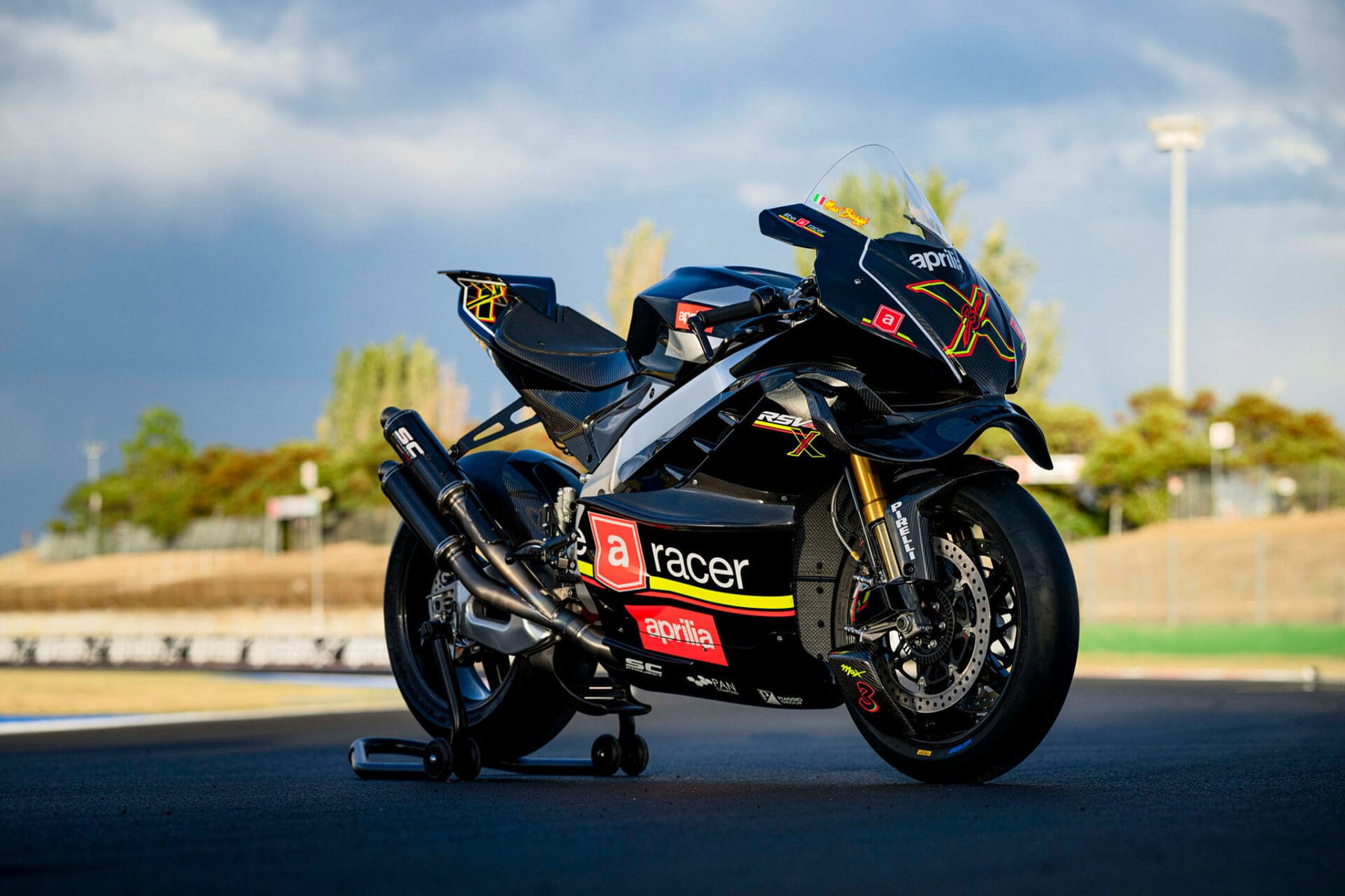 Aprilia RSV4 X Ex3ma: GP technology for the race track - Motorcycles ...