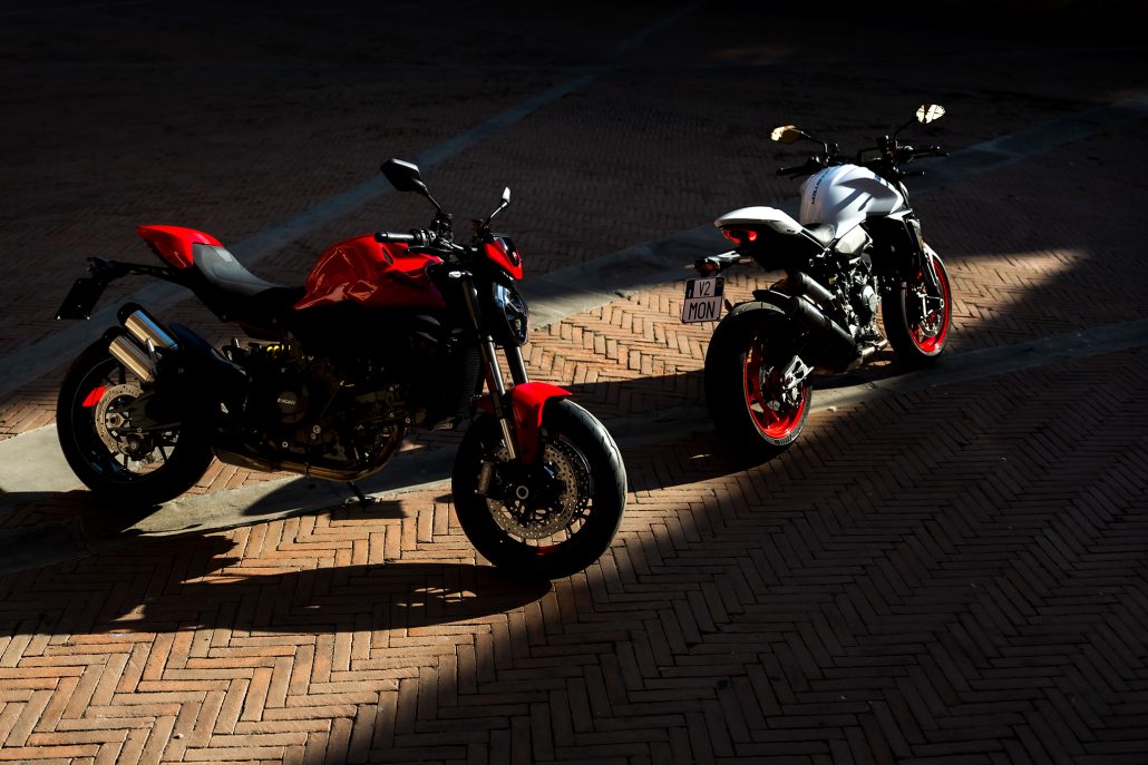 Ducati Monster 2026: New generation with V2 engine, lightweight design ...